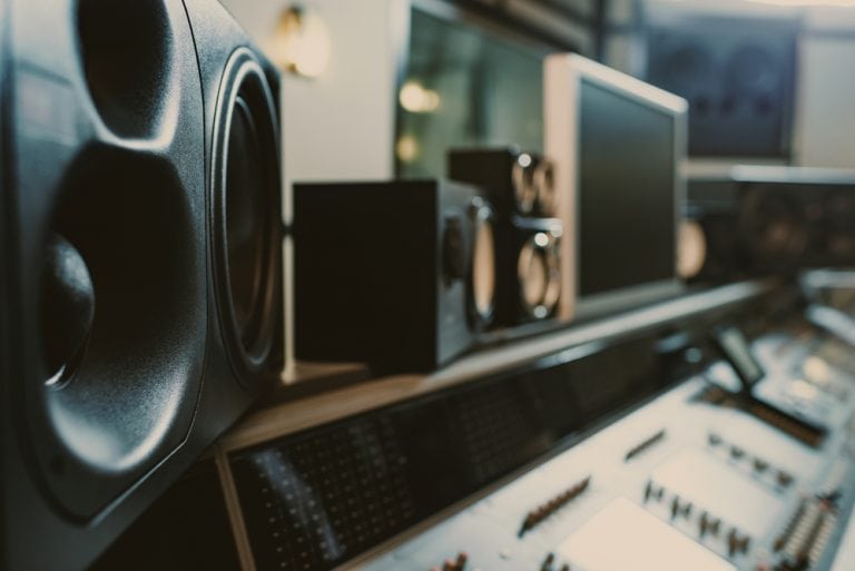 Speakers Stopped Working After Power Outage [How To Fix] (April 2026)