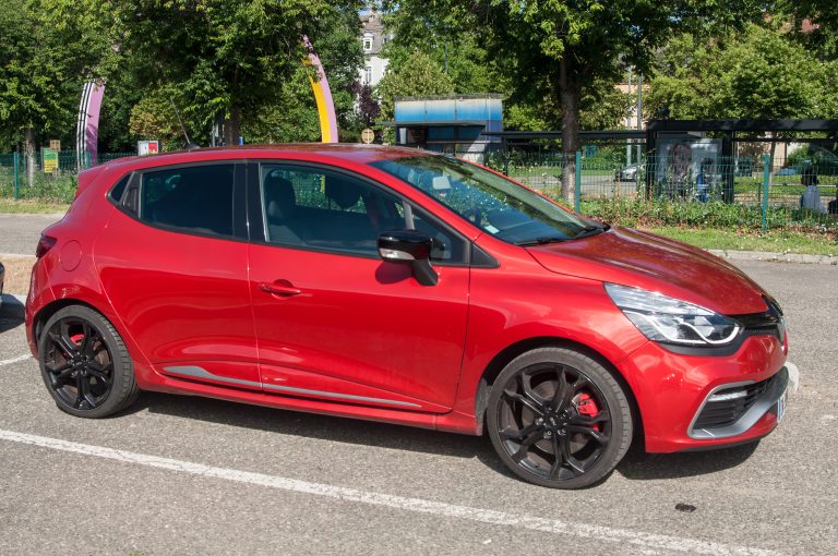 Renault Clio High Level Brake Light Not Working [Fix It Guide] 2023